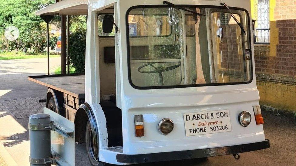 'Britain's oldest' milkman's coffin travels on milk float - BBC News