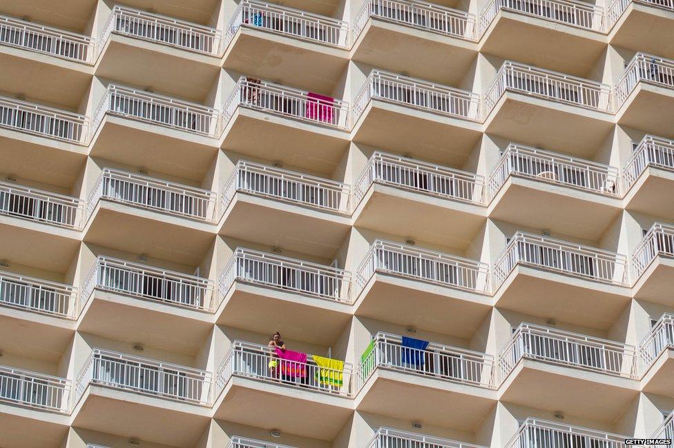 British tourists warned about 'balconing' - jumping off or between ...