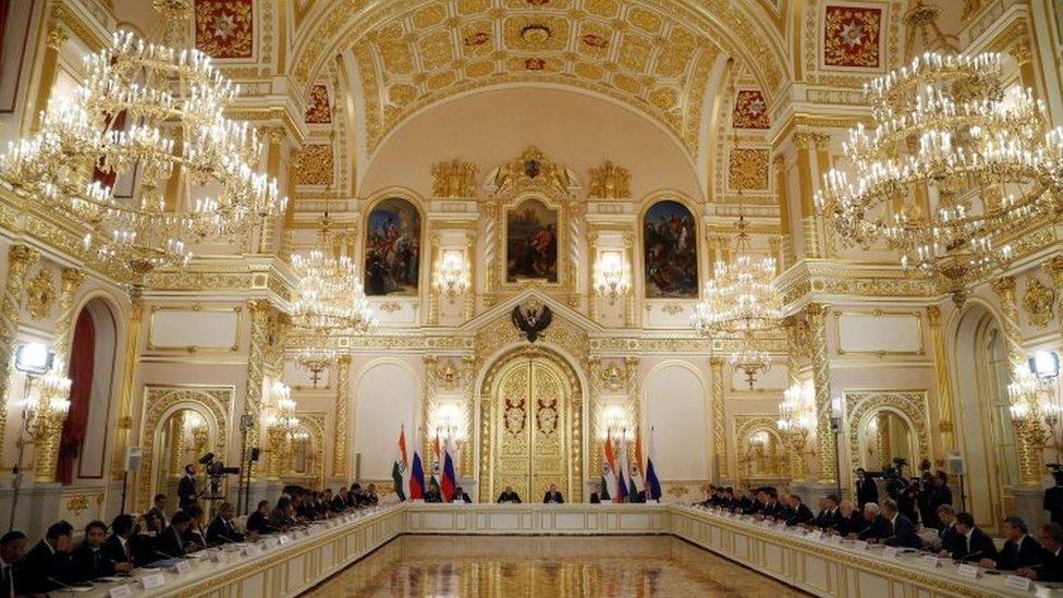 Indian and Russian leaders praise partnership - BBC News
