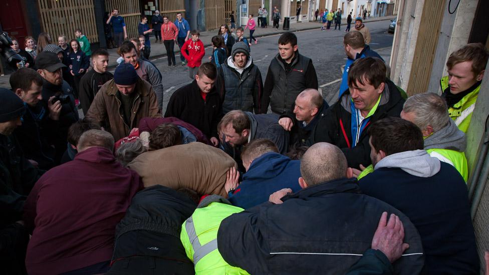 In pictures: Jedburgh ba' game - BBC News