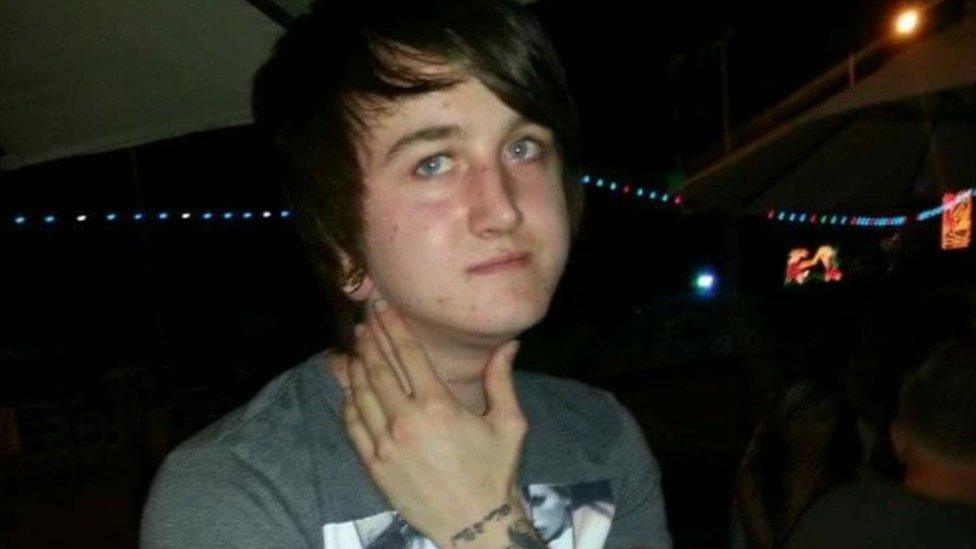 Ulceby road death: Chase Tate was 'hit by vehicle' - BBC News