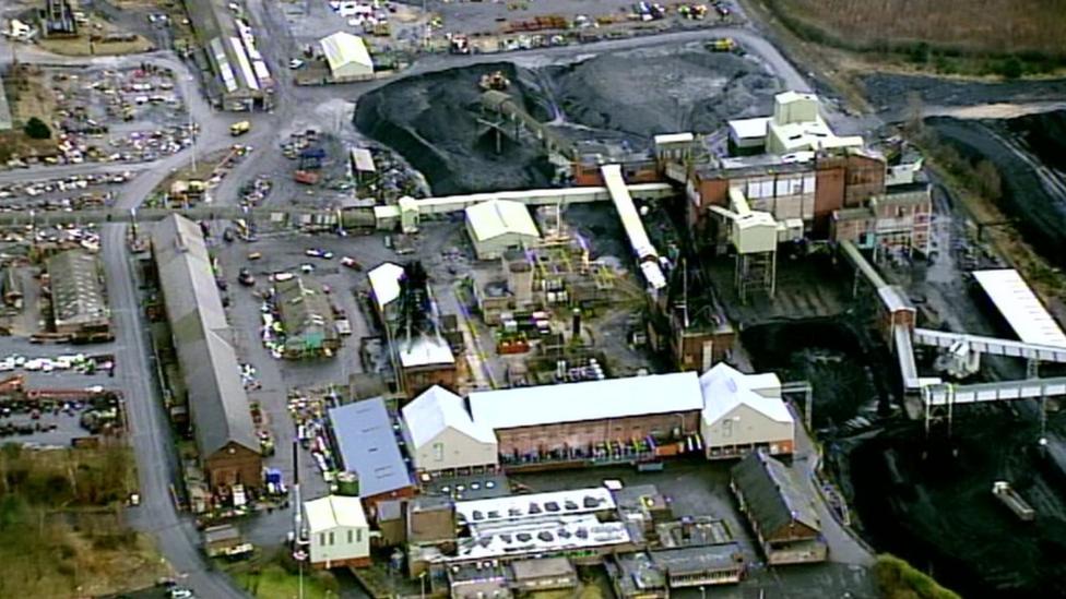 Thoresby Colliery exhibition shows last days of mining - BBC News