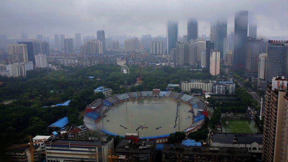 China steps up flood rescue in Wuhan - BBC News