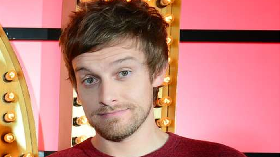 Vomiting comedian Chris Ramsey sorry for Aberdeen stage exit - BBC News