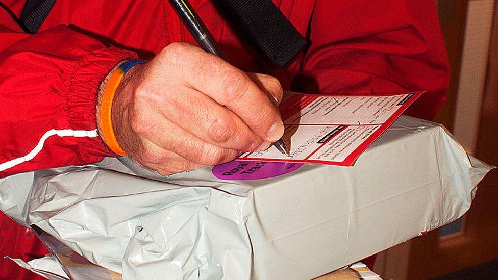 Thanks for postman who responded to screams of woman - BBC News