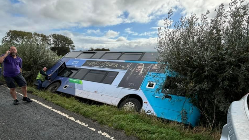 Double-decker bus crashes into ditch in Somerset - BBC News