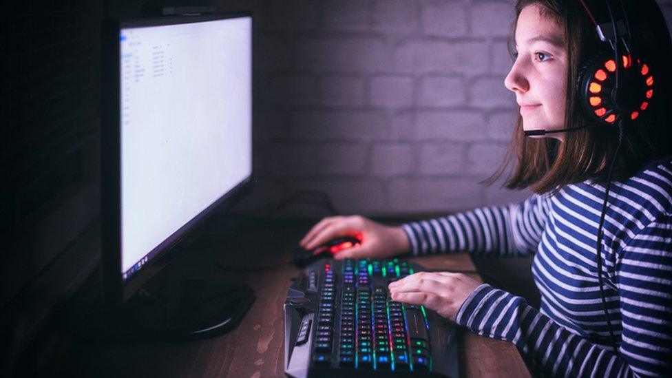 Video gamers risk 'permanent' hearing problems from loud volumes - BBC ...