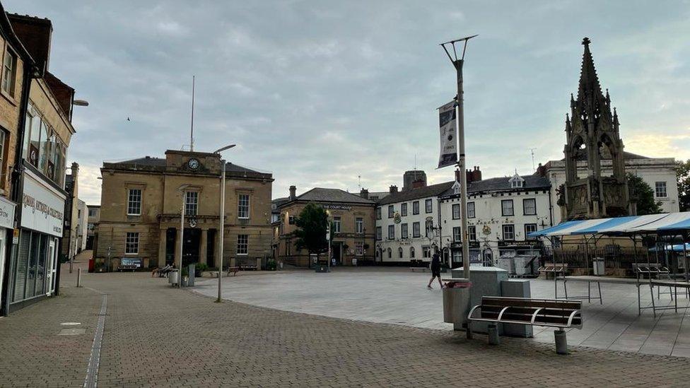 Plans for Mansfield town centre food hall set for approval - BBC News