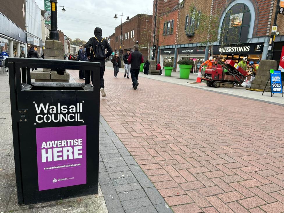 'Grinch' Walsall council criticised for Christmas lights cash cut - BBC ...