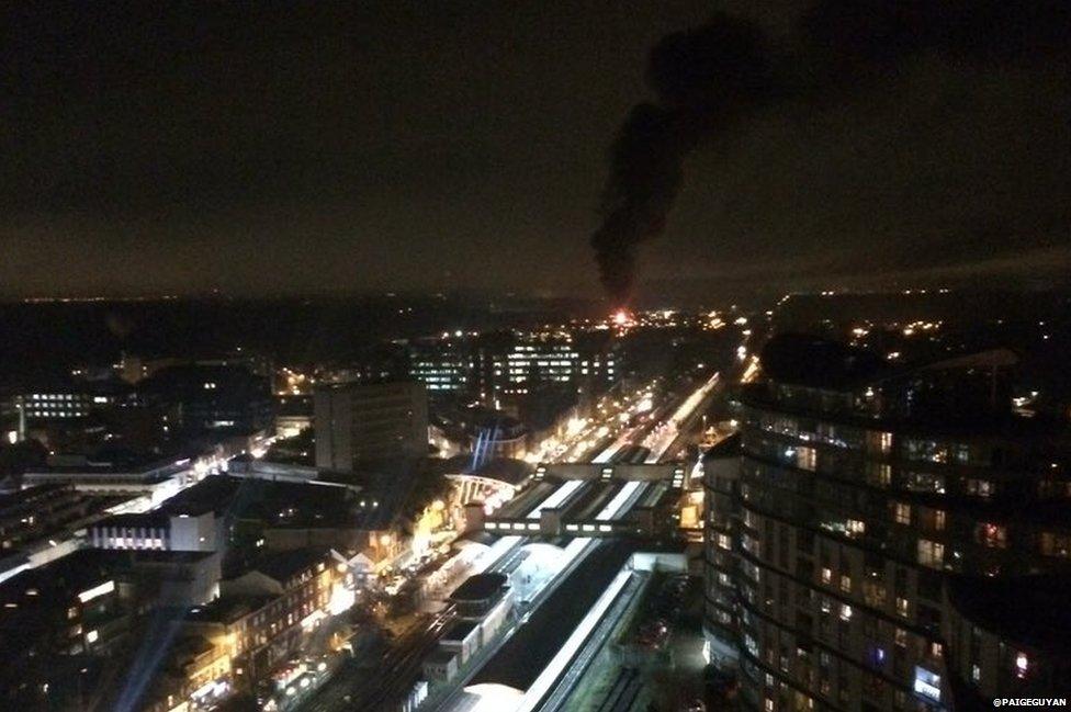 Large fire 'totally destroys' Woking industrial unit - BBC News