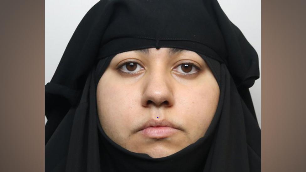 Oxford woman jailed for distributing terrorist publications - BBC News