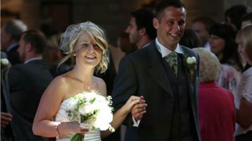 Man's wife and baby girl die within 15 hours - BBC News