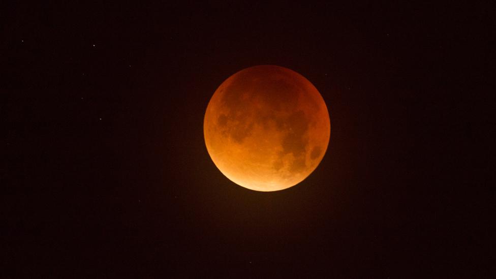 In pictures: Supermoon over Scotland - BBC News
