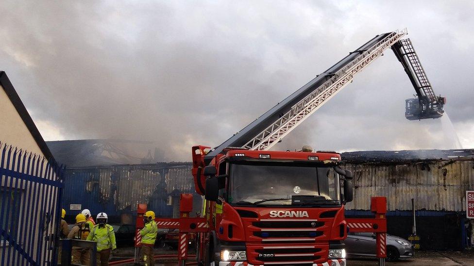 Widnes fire: Firefighters tackle blaze on industrial estate - BBC News