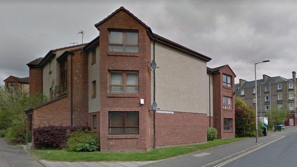 'Bow and arrow' killer admits fatal stabbing in Dundee - BBC News