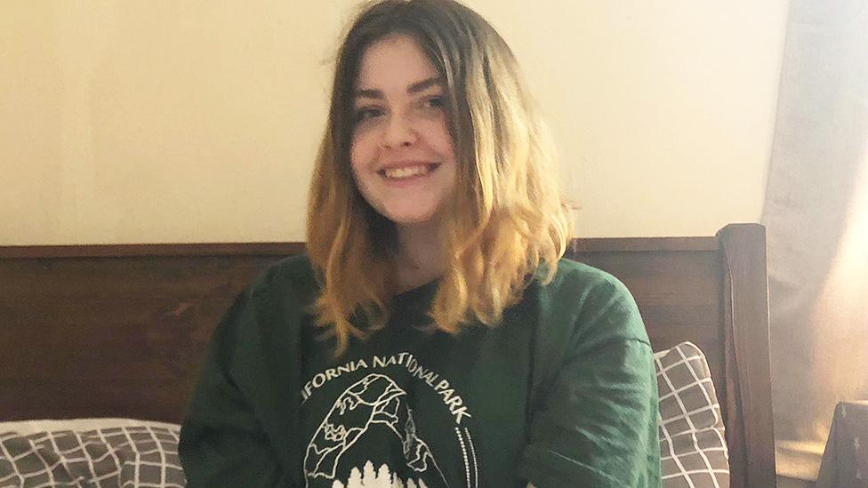 Covid deaths: If the news leaves you numb, you're not alone - BBC News