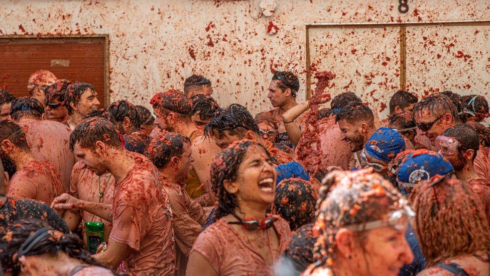 La Tomatina: Spanish tomato throwing festival is back - BBC Newsround