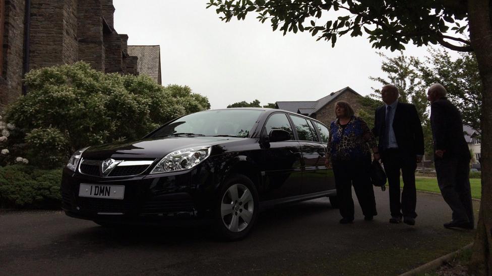 Apprentice star Stuart Baggs' funeral takes place - BBC News