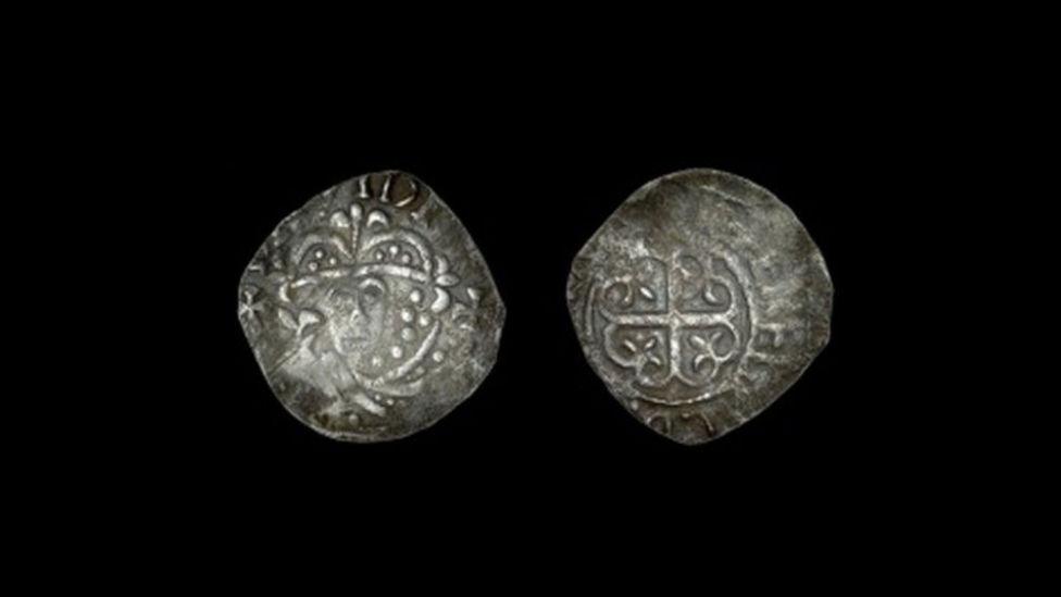 Historic Scottish coin goes under the hammer - BBC News