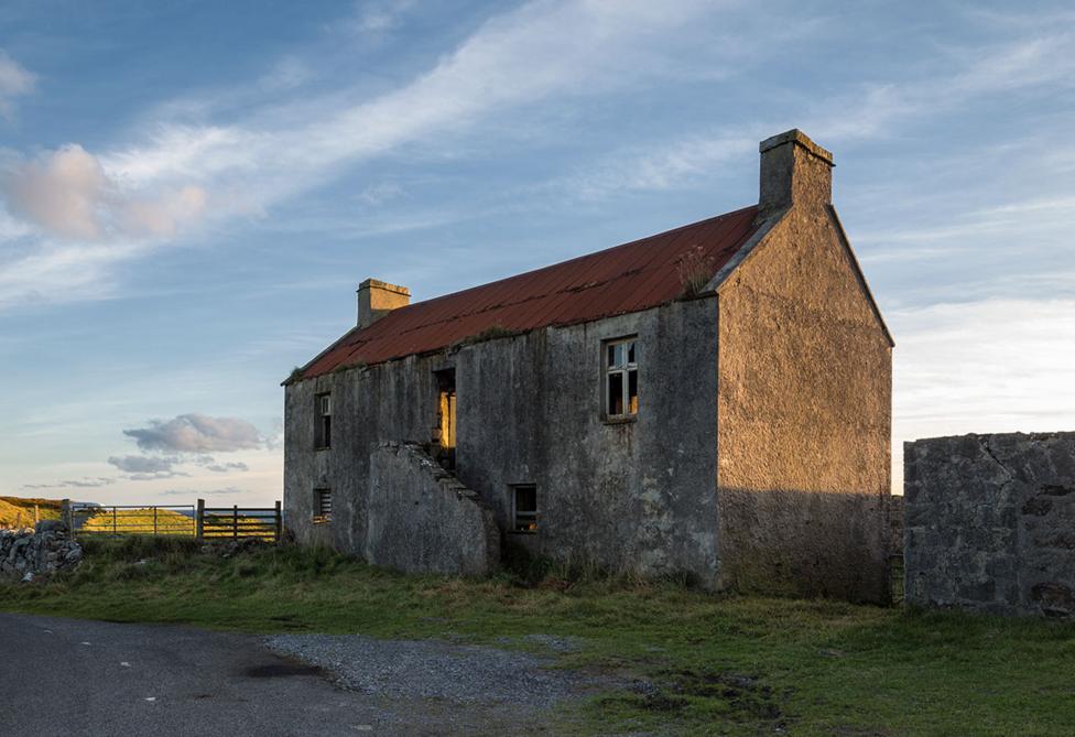 Photographs capture architecture of the Western Isles - BBC News