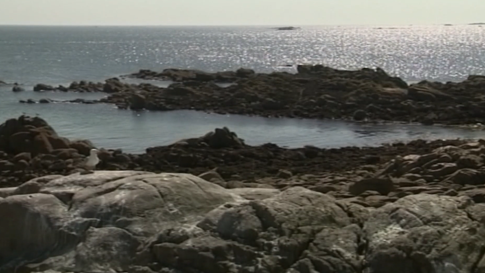 Minquiers areas receive special protection status - BBC News