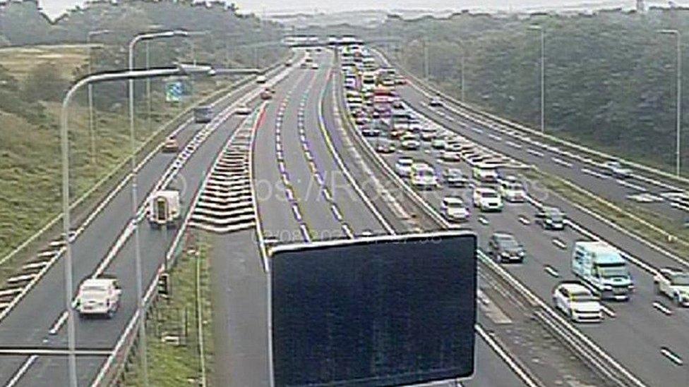 M62 crash: Driver killed and two injured near Rochdale - BBC News