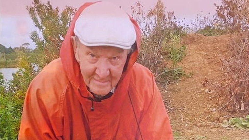 Aldham murder trial: Relative guilty of Donald Ralph killing - BBC News