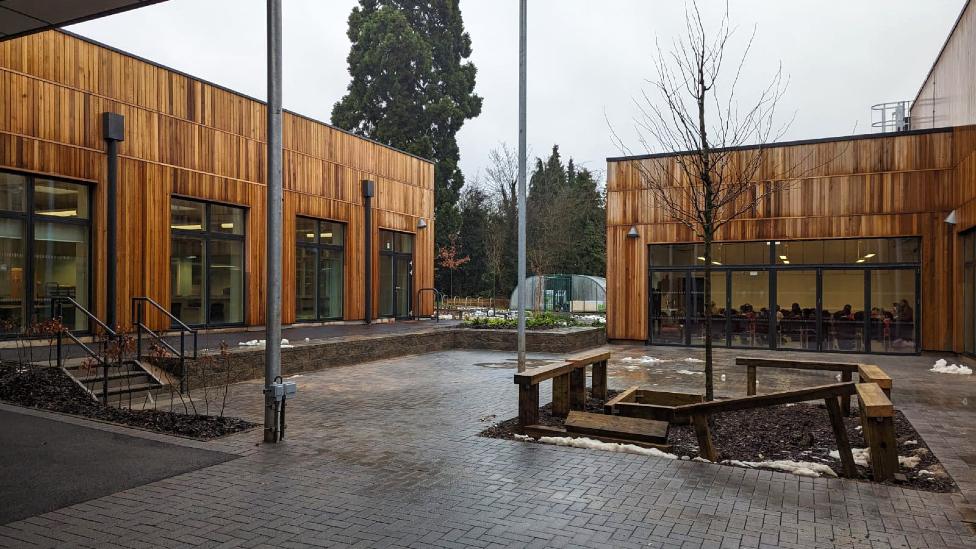 Allenton primary school pays tribute to head after death at 41 - BBC News