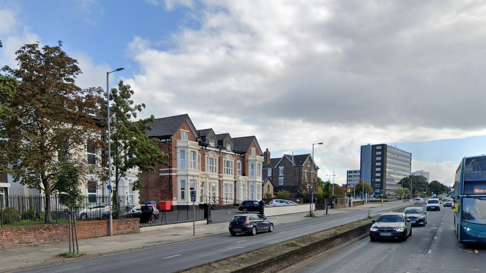 Bootle: Woman held on suspicion of murder after man's death - BBC News