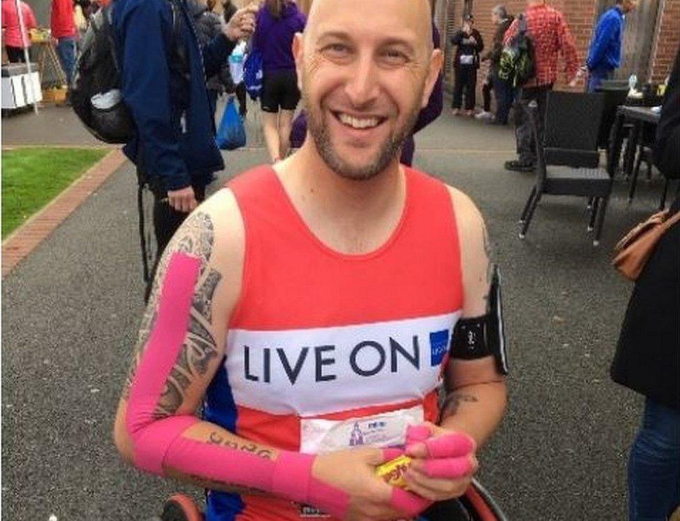 Chester army veteran in wheelchair fights off muggers - BBC News