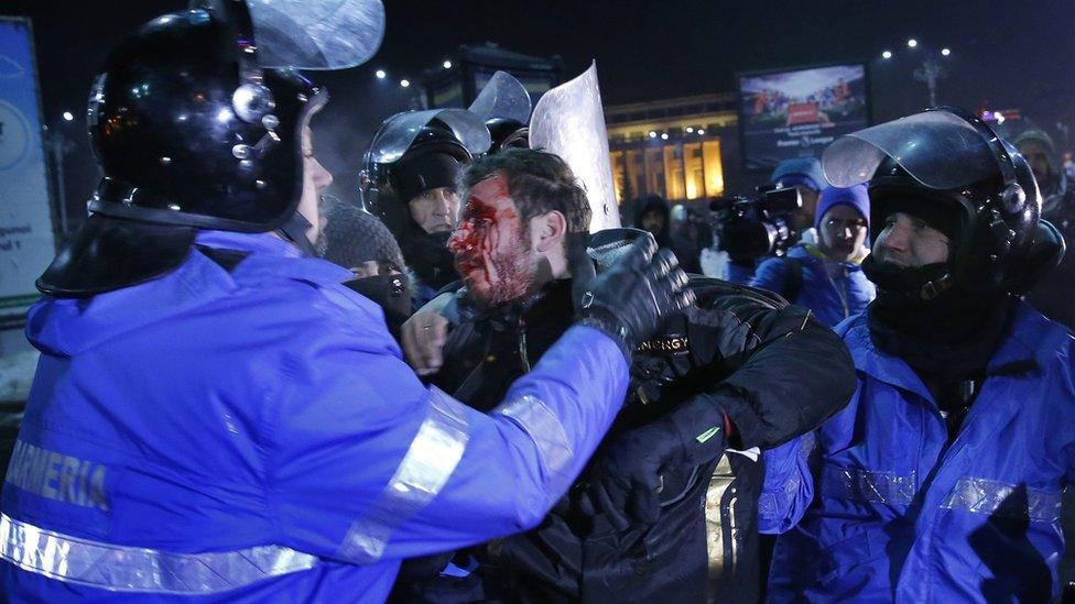 Romania leaders under growing pressure amid protests - BBC News