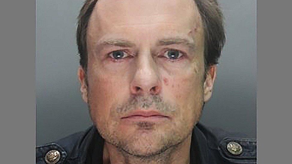 Hitchin: 'Controlling and violent' husband Alan Tippett jailed - BBC News