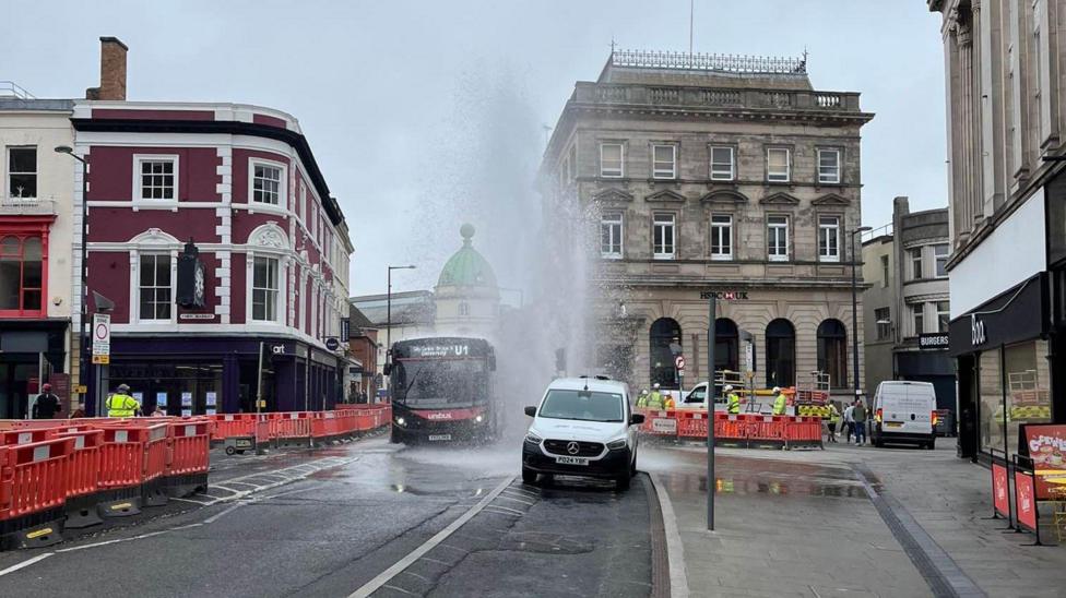 Water shoots into the air after pipe bursts in Derby - BBC News