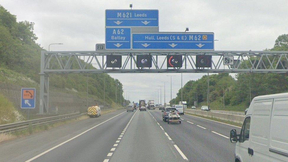 Leeds: M62 weekend overnight closure to allow CCTV work - BBC News