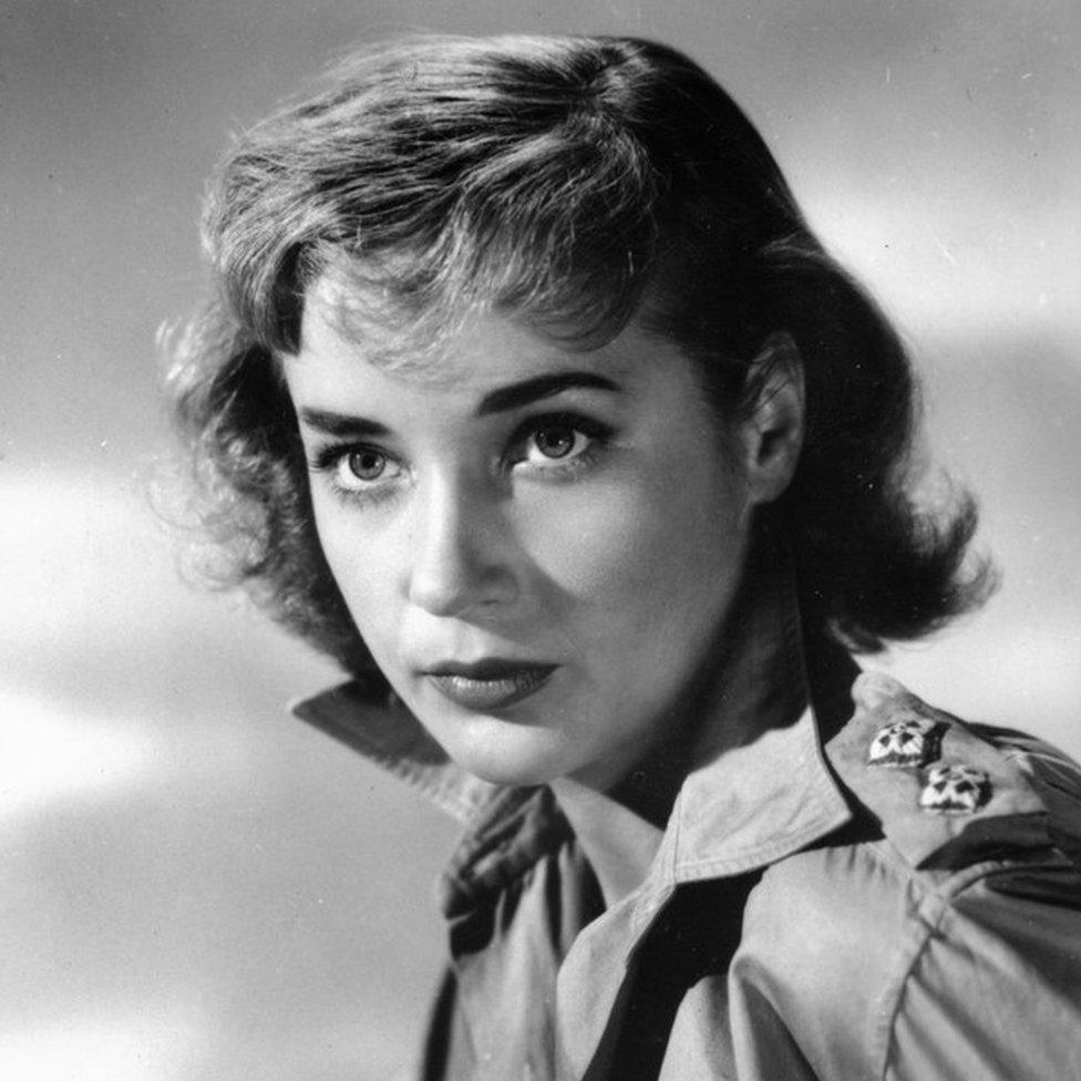 Sylvia Syms: Veteran British actress dies at 89 - BBC News