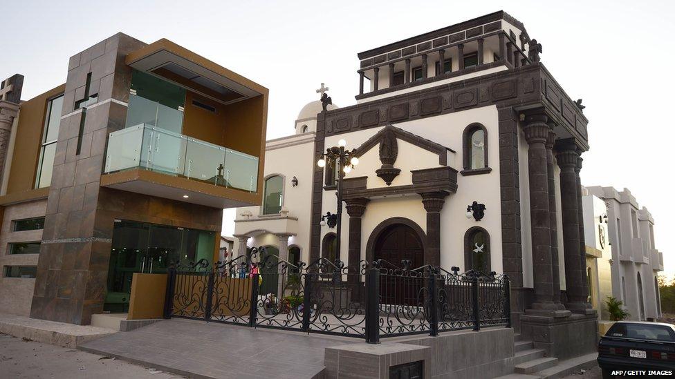 The graves in Mexico that are better than many homes - BBC News