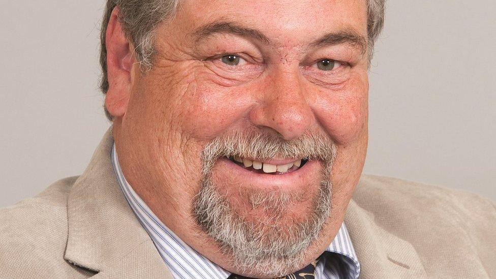 Lewes councillor died from too-tight hospital bandage - BBC News