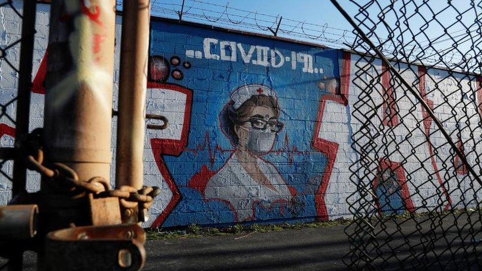 Coronavirus: Graffiti pays tribute to health care workers - BBC Newsround