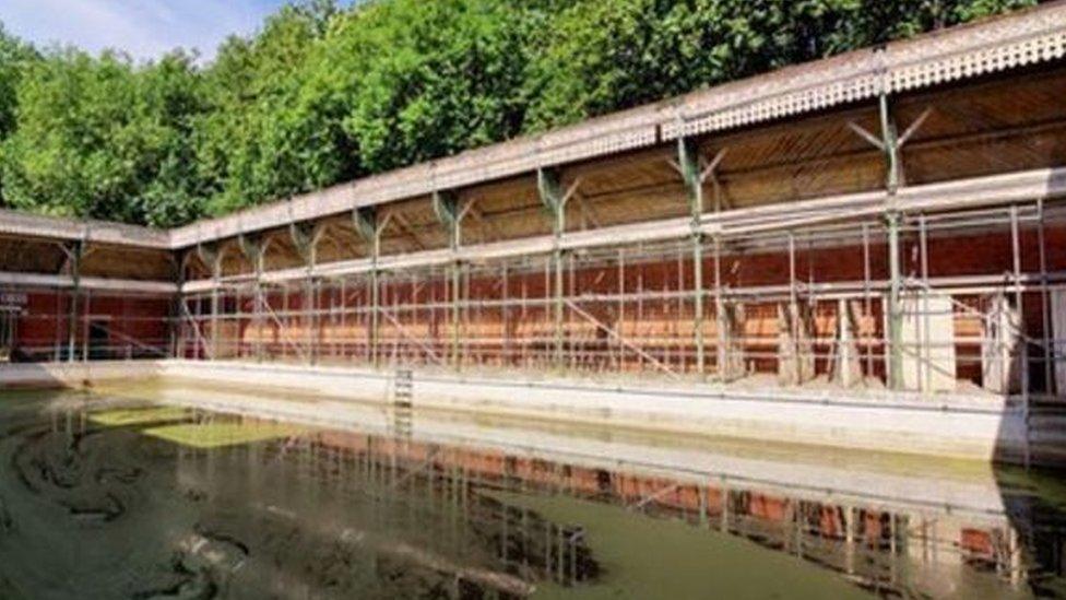 Reading Lido opening: Thames Water denies 'delaying tactics' - BBC News