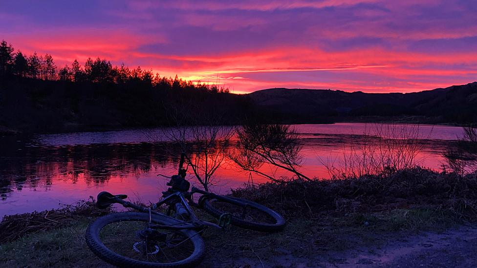 In pictures: Clouds create perfect conditions for stunning sunset - BBC ...