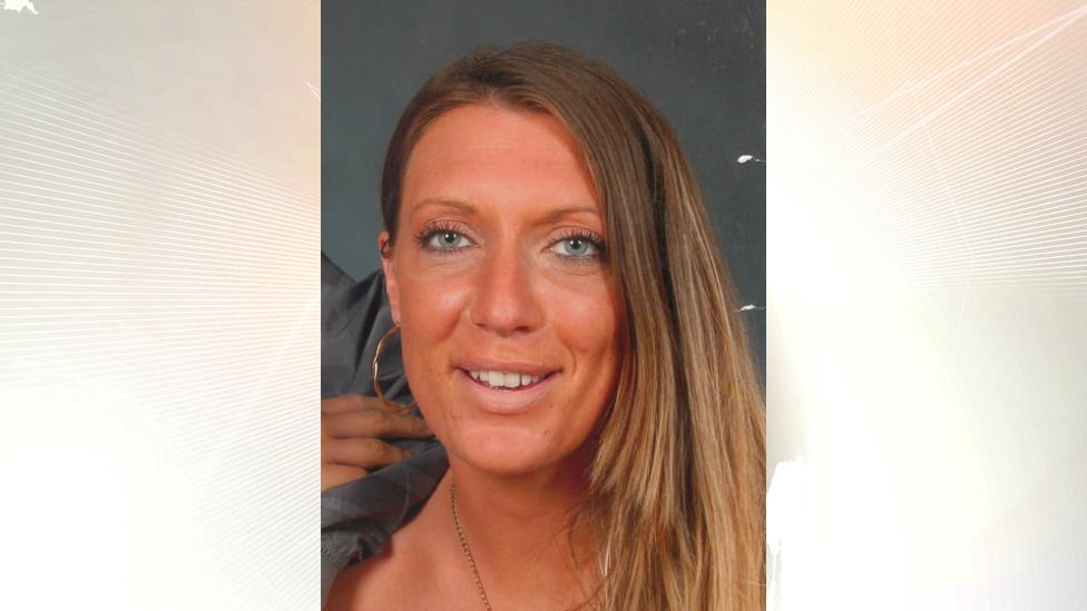 Kelly Pearce murder trial: Accused Anthony Ayres gives evidence - BBC News