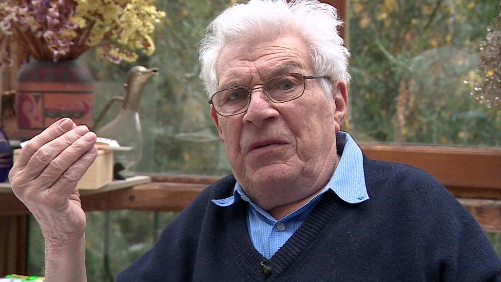 John Berger, art critic and author of Ways of Seeing, dies - BBC News