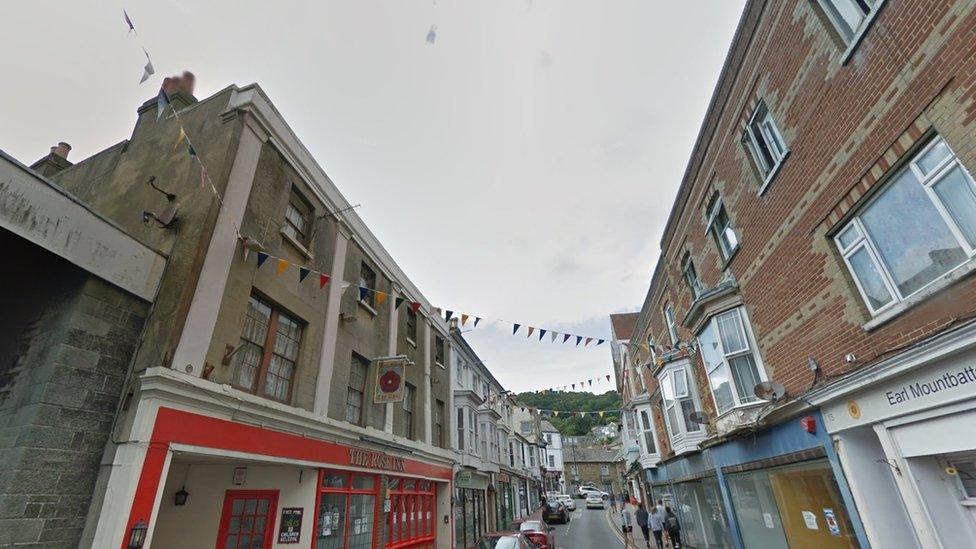 Nick Medlin death: Man jailed for 'one punch' manslaughter - BBC News