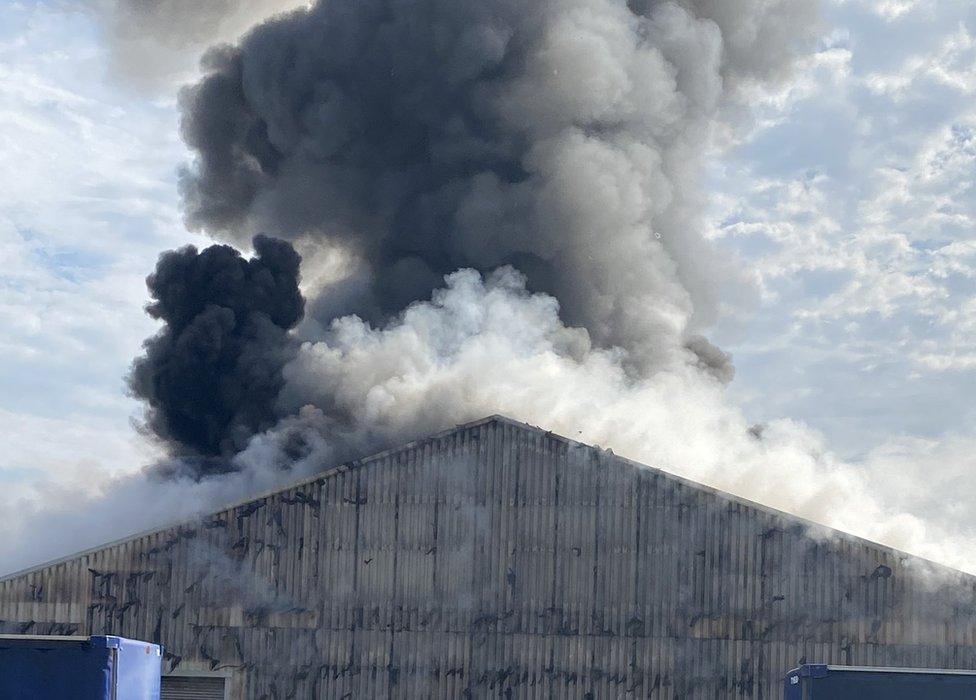 Newhaven: Huge fire in industrial unit - BBC News