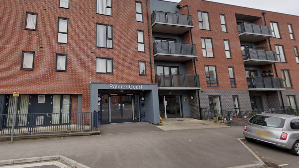 Lenton: Faulty heating leaves residents cold and depressed - BBC News