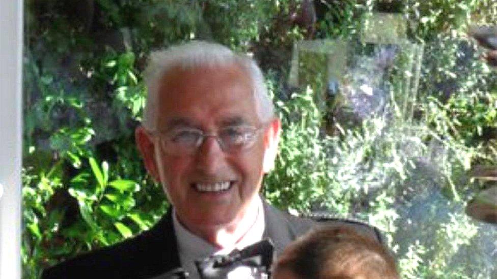 Bonnybridge man died in one-vehicle crash - BBC News