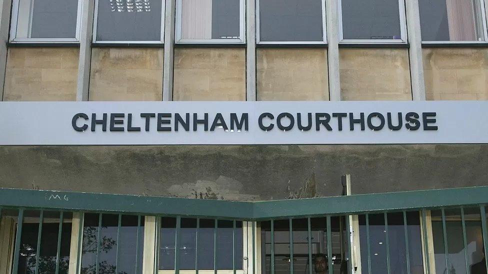 Man, 39, admits asking women to expose themselves - BBC News