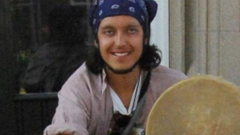 US man 'posed as Australian jihadist and plotted 9/11 bomb' - BBC News