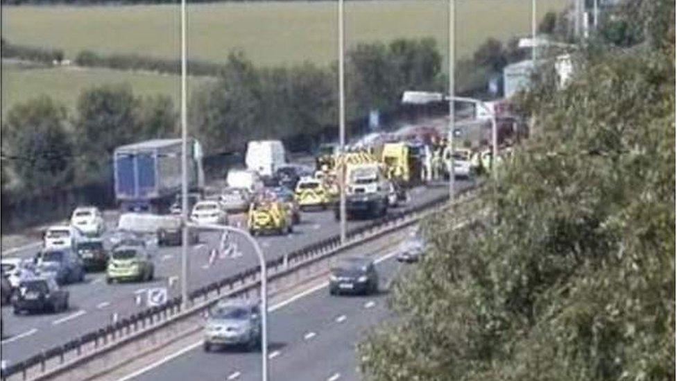 M5 accident: Twelve hurt in six-vehicle pile-up - BBC News