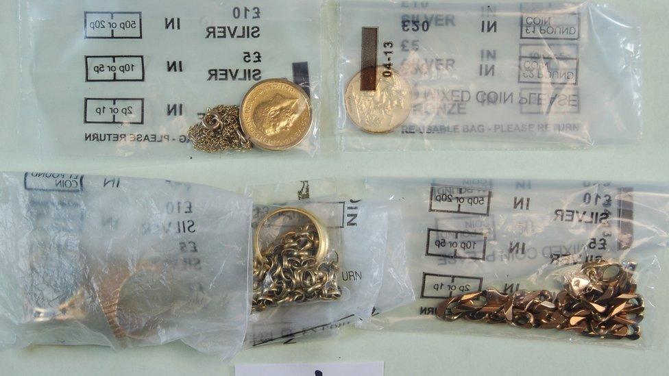 Hatton Garden raid: Stashed jewellery 'was not from heist' - BBC News